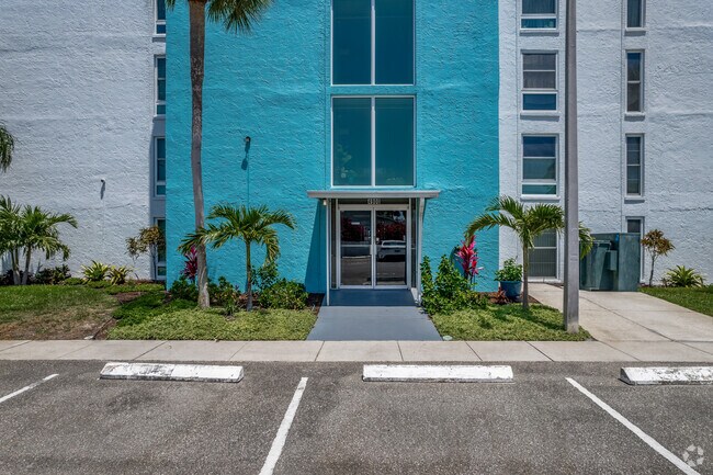 Moorings of Maximo - Saint Petersburg, FL | ForRent.com