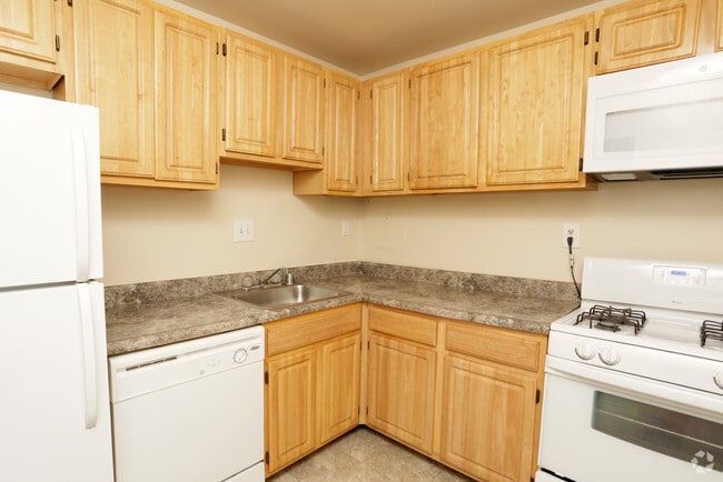 Potomac Ridge Apartments - Woodbridge, VA | ForRent.com