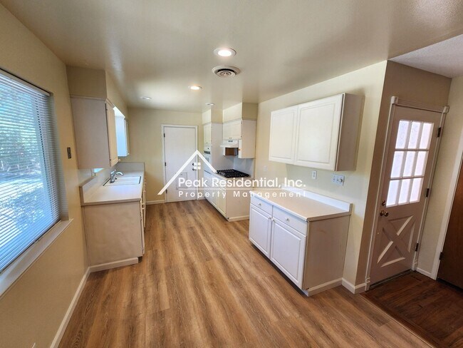 Charming Sky Parkway Area 3bd/2ba with 2 C... - House Rental in ...