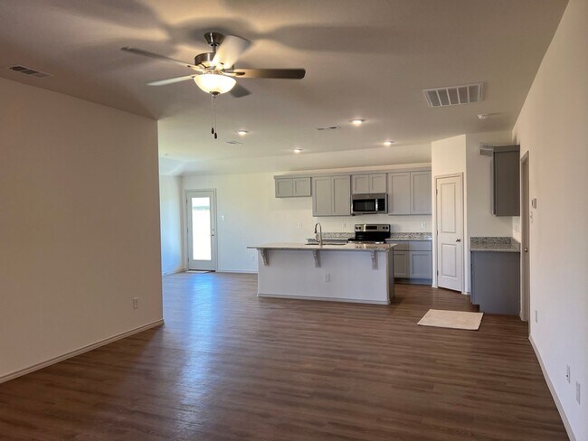 Amazing 3 Bedroom Home In Vander Ranch! - House Rental in Midland, TX ...