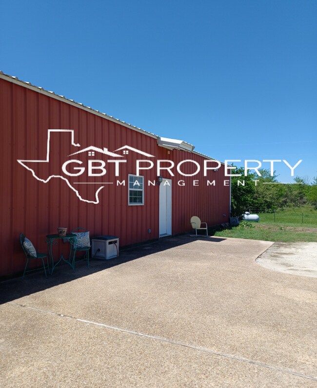 Short Term Furnished Barndominium - House Rental in Mount Calm, TX ...
