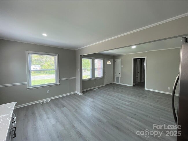 1607 Russell Ave Off-Campus Housing, Charlotte, NC