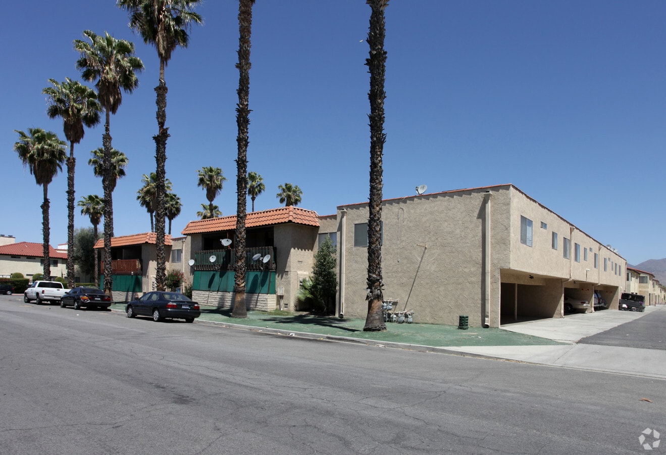 Valle Vista Apartments Off-Campus Housing, Hemet, CA