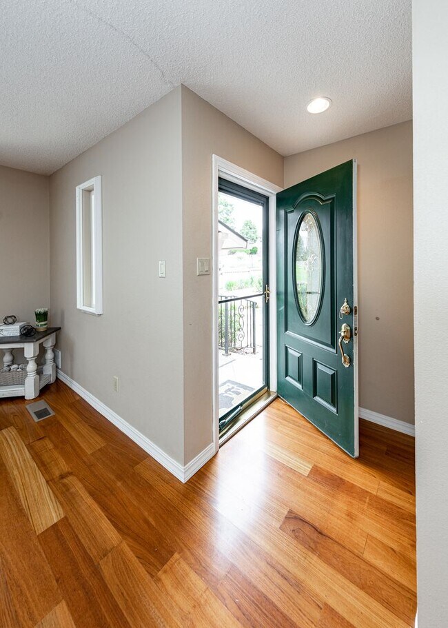 Kissing Camels Charming One Level Condo - House Rental in Colorado ...