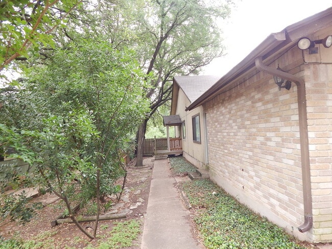 Gibbs Properties2 (9015 Sawtooth Ln) Apartment Unit A - Austin, TX ...