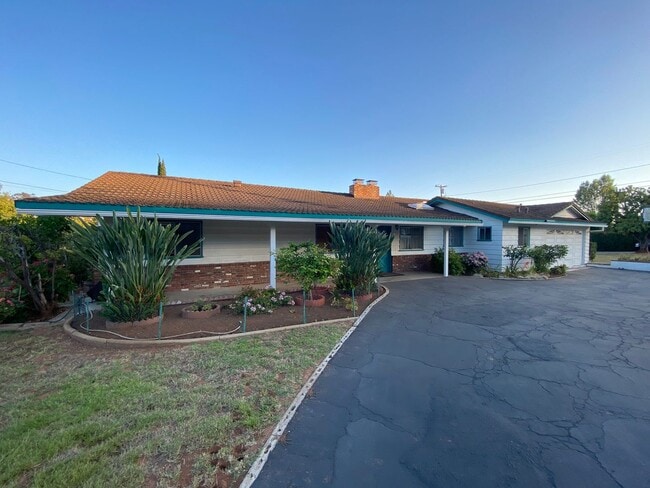 Spacious and Renovated Ranch-Style Home in... - House Rental in Spring ...