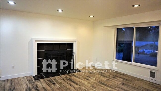 4 Bedroom in the lake Symington Community House - House Rental in ...