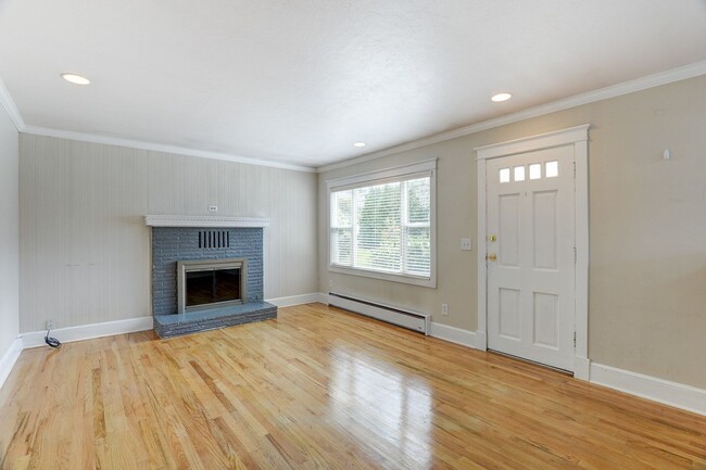 Charming Home in Sought-After Lower Kennydale - House Rental in Renton ...