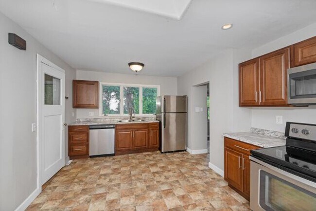 602 E Upham Rd Off-Campus Housing, Duluth, MN