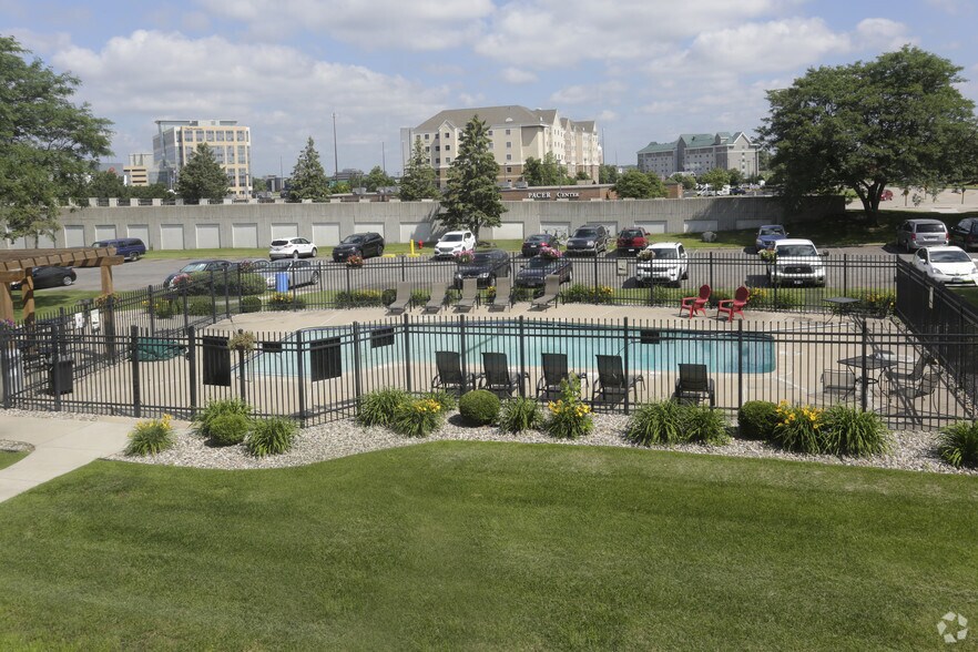 Normandale Lake Estates Apartments For Rent in Bloomington, MN ...