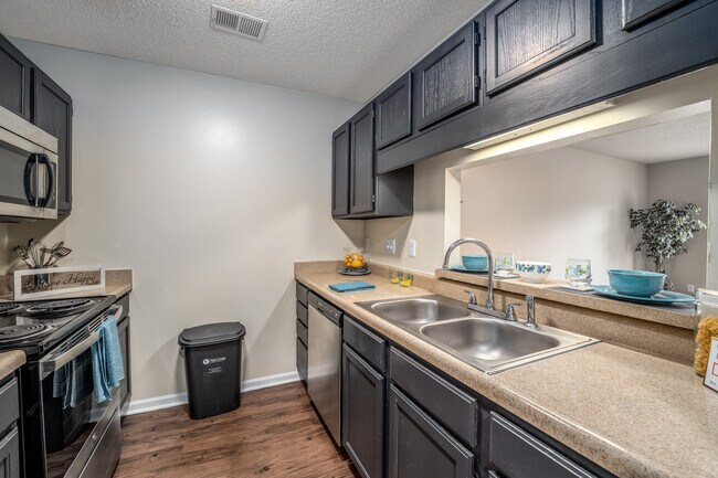 Cardinal Apartments For Rent in Greensboro, NC | ForRent.com