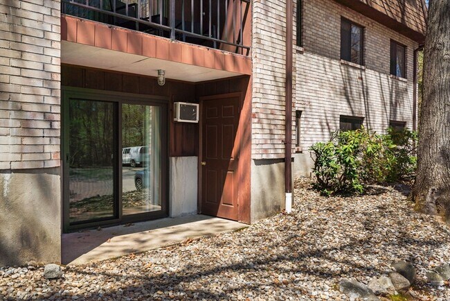 3 Greenbriar Dr Unit 103 - Condo for Rent in North Reading, MA ...