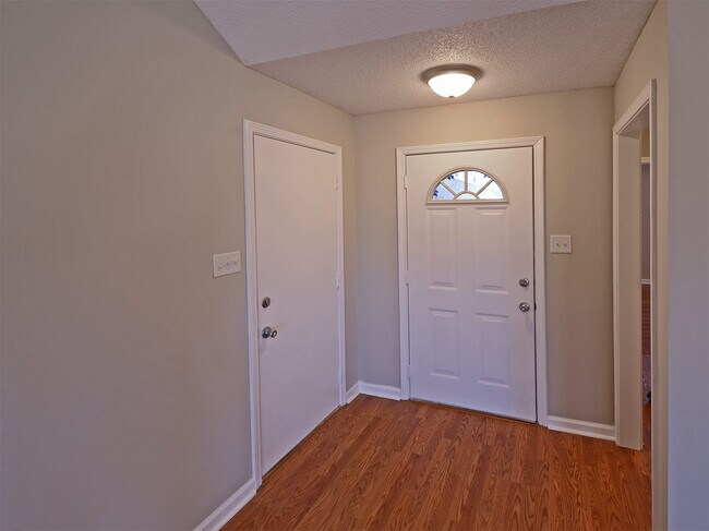 3 bed, 2 bath near Hacks Cross and Shelby Dr - House Rental in Memphis, TN | ForRent.com