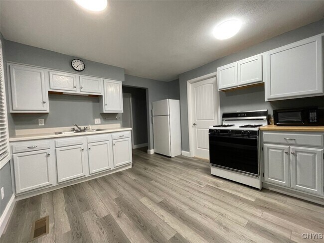 139 W Van Buren St Off-Campus Housing, Oswego, NY