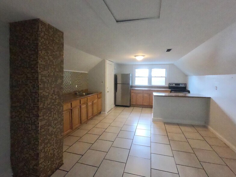 688 Dixwell Ave Unit 3 - Apartment for Rent | New Haven, CT | Starting ...