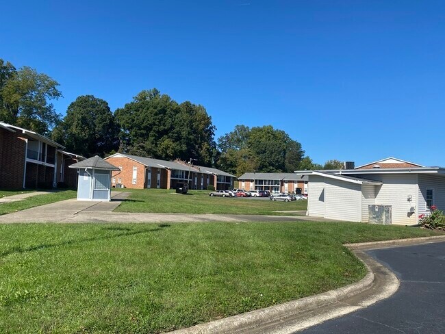 2833 N Ohenry Blvd Unit F - Condo for Rent in Greensboro, NC | ForRent.com