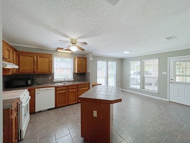 3 Bedroom House in Ascension Parish - House Rental in Prairieville, LA ...