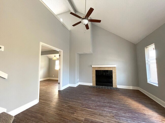 The Pointe at East River Place Apartments For Rent in Jackson, MS ...