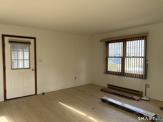 43 Valley Dr Unit 43 Off-Campus Housing, New Milford, CT