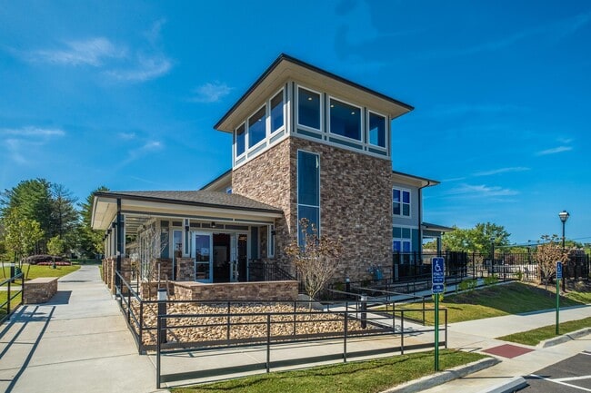 Foxridge Apartment Homes | Virginia Tech | Off-Campus Housing Search