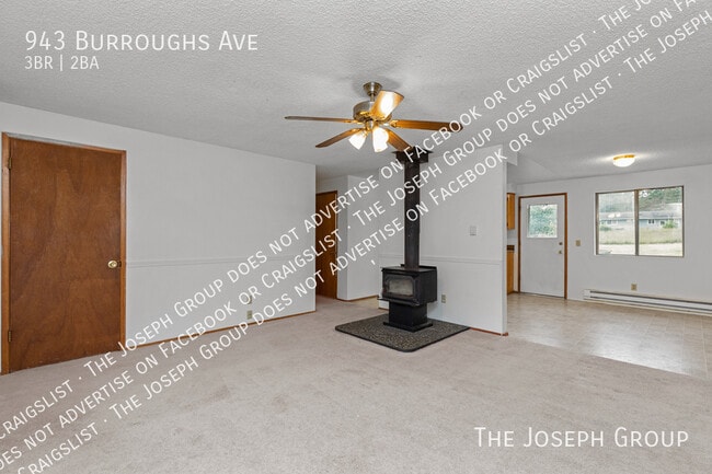 943 Burroughs Ave Off-Campus Housing, Oak Harbor, WA