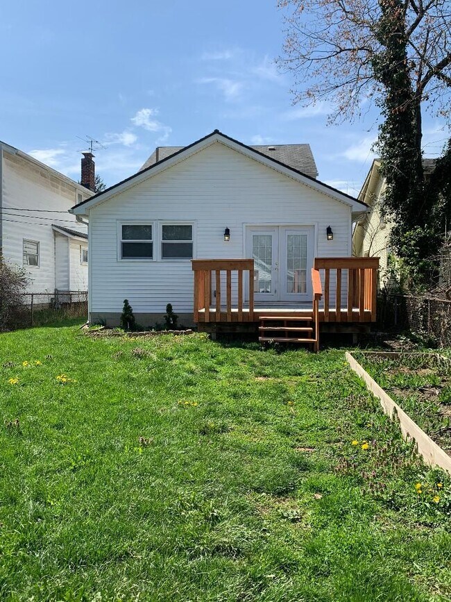 Spacious 3 Bedroom 2 Bath Home with 4-Car ... - House Rental in ...