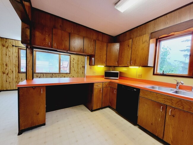 093 Unit 93-1 Off-Campus Housing, Juneau, AK