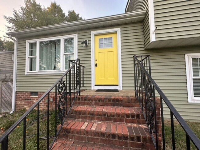 GREAT HOUSE IN FULTON HILL with City Views! - House Rental in Richmond ...