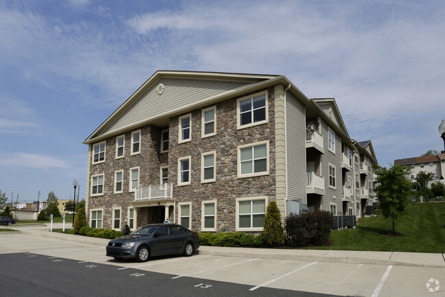 Summit Ridge Luxury Apartments - Allentown, PA | ForRent.com