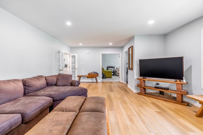 5 Emo Av - House for Rent in Winnipeg, MB | ForRent.com