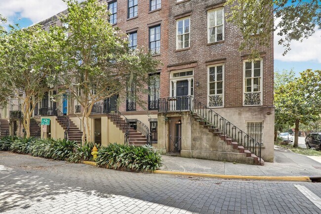 127 W Gordon St Unit Carriage House - Savannah, GA | ForRent.com