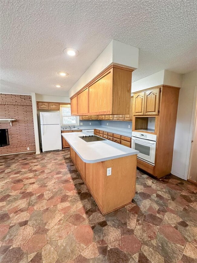 924 NW Runyon Rd Off-Campus Housing, Lawton, OK