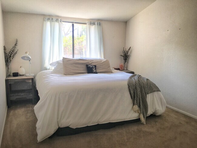 Great End Unit, Single Story In Gated Comm... - House Rental in ...