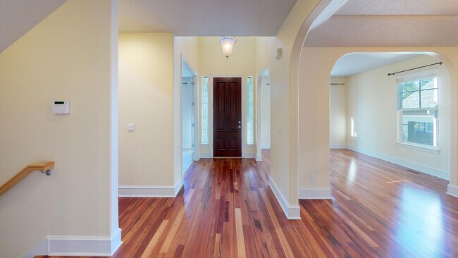 BETHANY LUXURY HOME! OPEN FLOOR PLAN, CEN... - House Rental in Portland ...