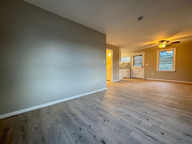 372 Rubber Ave Unit 401 Scott - Apt B Off-Campus Housing, Naugatuck, CT