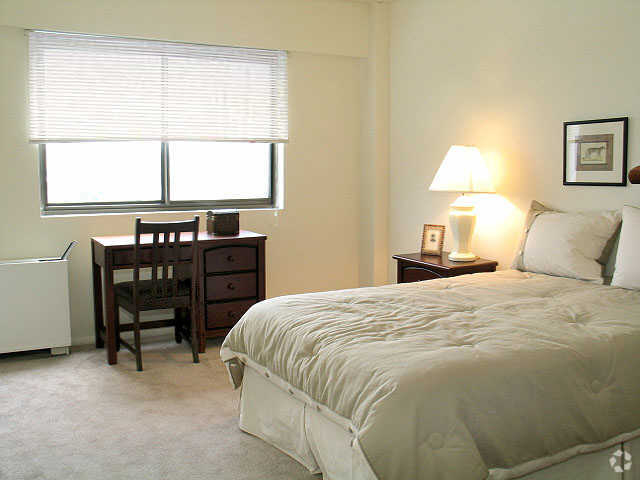 Parkway Plaza Apartments | Penn State University | Off-Campus Housing ...