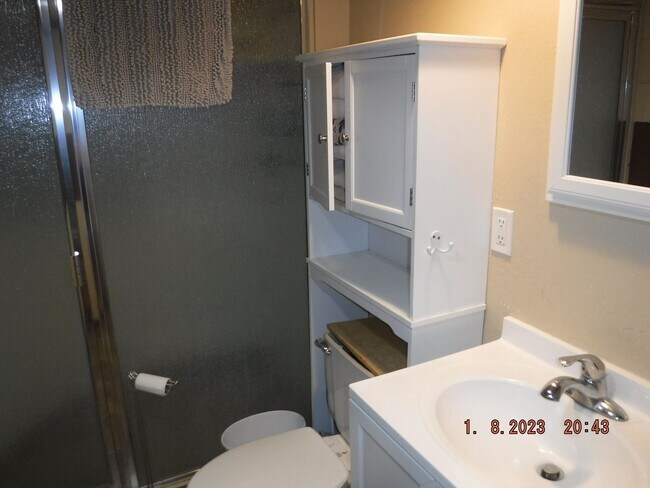 2 Bedroom apartment under main house All U... - House Rental in Talent ...