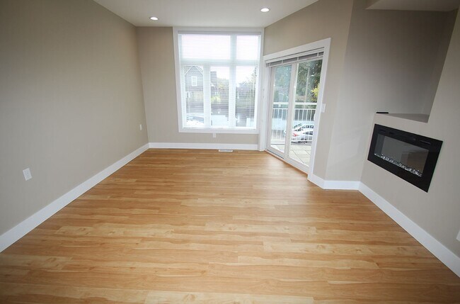 Caspian 3501 3-plex Unit #3 - Apartments for Rent | ForRent.com
