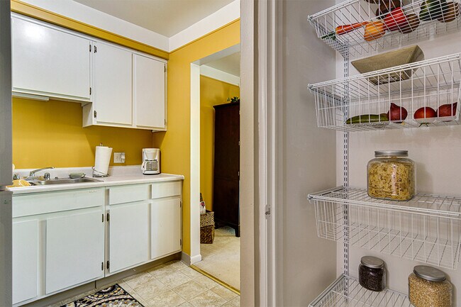 Hidden Tree Apartments and Townhomes For Rent in East Lansing, MI ...