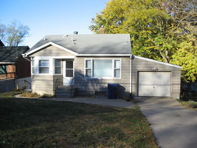 918 Bellevue Blvd N - House Rental in Bellevue, NE | ForRent.com