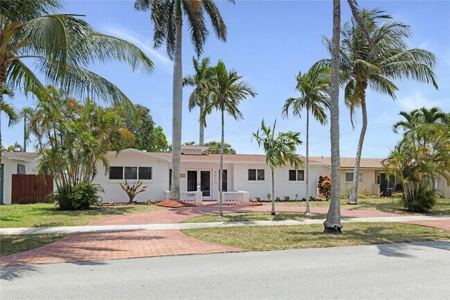 4820 Tyler St House - House Rental in Hollywood, FL | ForRent.com
