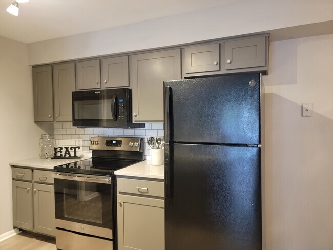 Park Edge Apartments - Lenexa, KS | ForRent.com