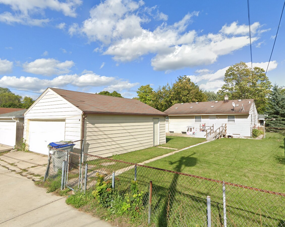 5039 N 83rd St - House for Rent in Milwaukee, WI | ForRent.com