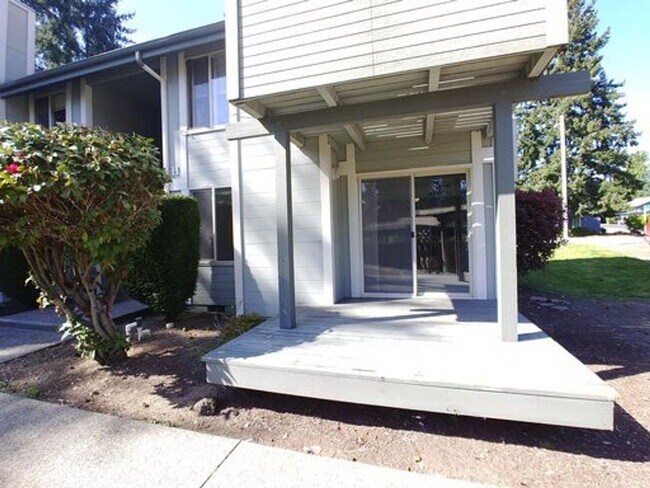 Cozy 2 Bedroom Apt. Pet friendly, Federal... Unit D - Condo for Rent in ...