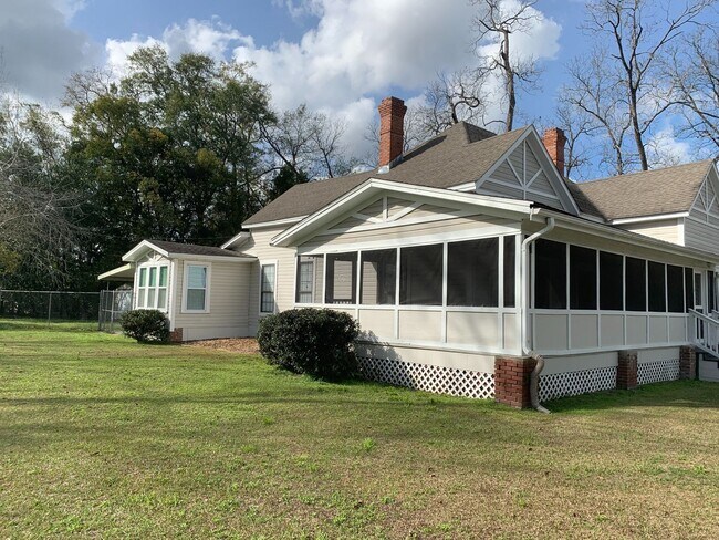 112 Union St - House for Rent in Cecil, GA | ForRent.com