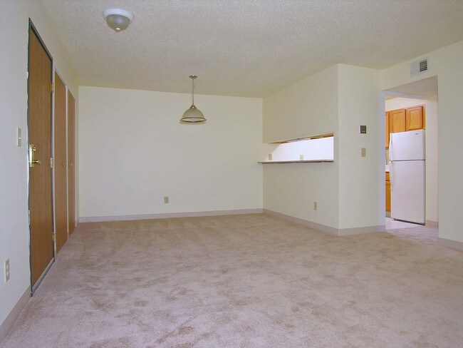 Capitol Commons Apartments and Townhomes For Rent in Lansing, MI ...