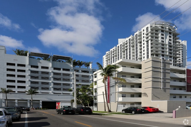 Circ Residences Apartments - Hollywood, FL | ForRent.com