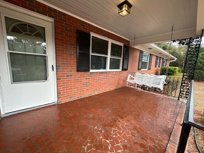 Charming One Level Updated Brick Ranch wit... - House Rental in ...