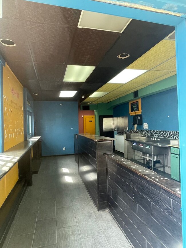 Commercial Space w/ Kitchen on Maple St Unit 7712 Maple St Off-Campus ...