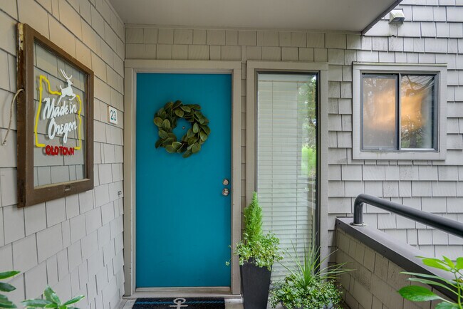 Fabulous SW Portland Waterfront 2 bedroom ... Townhome - Townhome ...